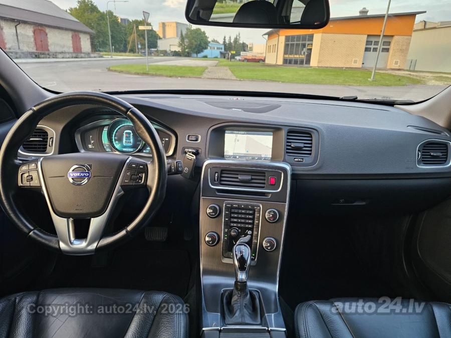 Melns Volvo V60 2013 Paide, ar dzinēja tilpumu 2.40 L un nobraukumu 271 tūkst. km par 8990 €, foto 9 vietnē AUTOMOTO.COM.LV