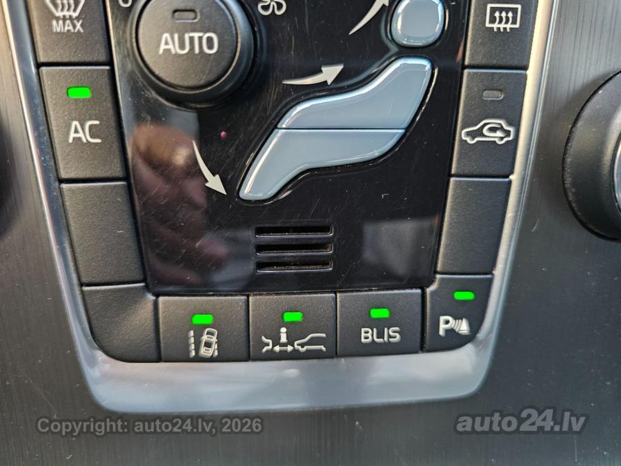 Melns Volvo V60 2013 Paide, ar dzinēja tilpumu 2.40 L un nobraukumu 271 tūkst. km par 8990 €, foto 14 vietnē AUTOMOTO.COM.LV