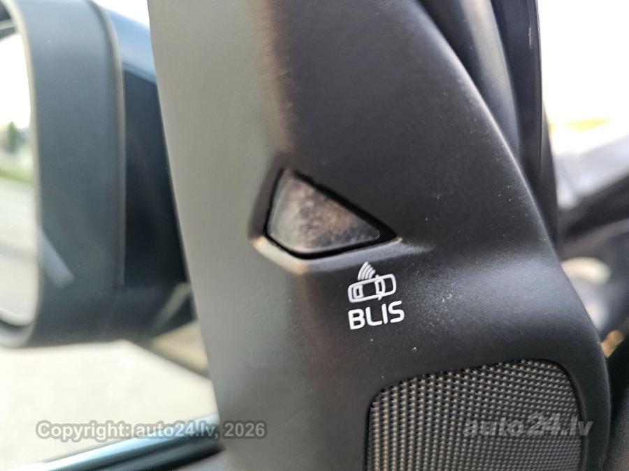 Melns Volvo V60 2013 Paide, ar dzinēja tilpumu 2.40 L un nobraukumu 271 tūkst. km par 8990 €, foto 19 vietnē AUTOMOTO.COM.LV
