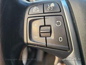 Melns Volvo V60 2013 Paide, ar dzinēja tilpumu 2.40 L un nobraukumu 271 tūkst. km par 8990 €, foto 23 vietnē AUTOMOTO.COM.LV