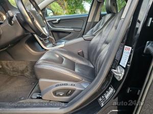 Melns Volvo V60 2013 Paide, ar dzinēja tilpumu 2.40 L un nobraukumu 271 tūkst. km par 8990 €, foto 24 vietnē AUTOMOTO.COM.LV