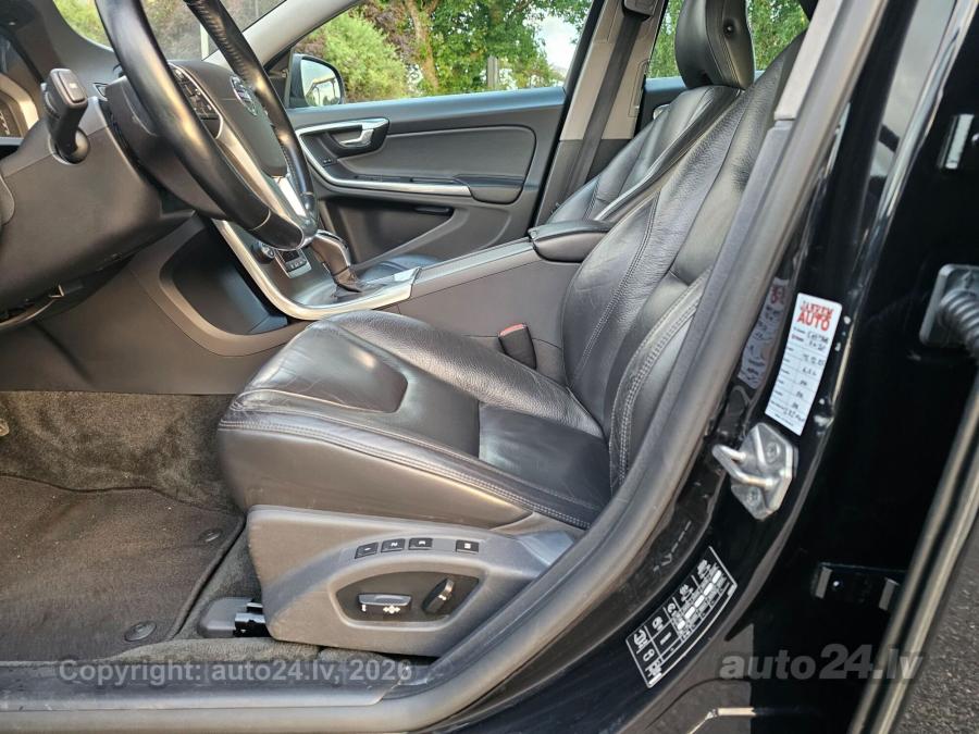 Melns Volvo V60 2013 Paide, ar dzinēja tilpumu 2.40 L un nobraukumu 271 tūkst. km par 8990 €, foto 24 vietnē AUTOMOTO.COM.LV