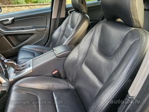 Melns Volvo V60 2013 Paide, ar dzinēja tilpumu 2.40 L un nobraukumu 271 tūkst. km par 8990 €, foto 25 vietnē AUTOMOTO.COM.LV