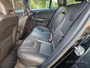 Melns Volvo V60 2013 Paide, ar dzinēja tilpumu 2.40 L un nobraukumu 271 tūkst. km par 8990 €, foto 26 vietnē AUTOMOTO.COM.LV