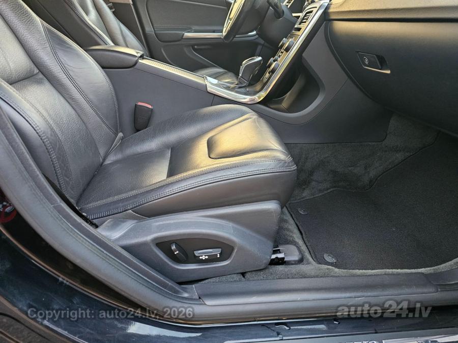 Melns Volvo V60 2013 Paide, ar dzinēja tilpumu 2.40 L un nobraukumu 271 tūkst. km par 8990 €, foto 27 vietnē AUTOMOTO.COM.LV