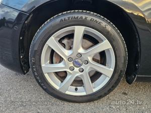 Melns Volvo V60 2013 Paide, ar dzinēja tilpumu 2.40 L un nobraukumu 271 tūkst. km par 8990 €, foto 31 vietnē AUTOMOTO.COM.LV