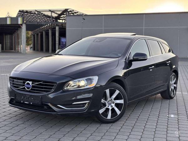Melns Volvo V60 2013 Raseiniai, ar dzinēja tilpumu 2.40 L un nobraukumu 311 tūkst. km par 6900 €, foto 4 vietnē AUTOMOTO.COM.LV