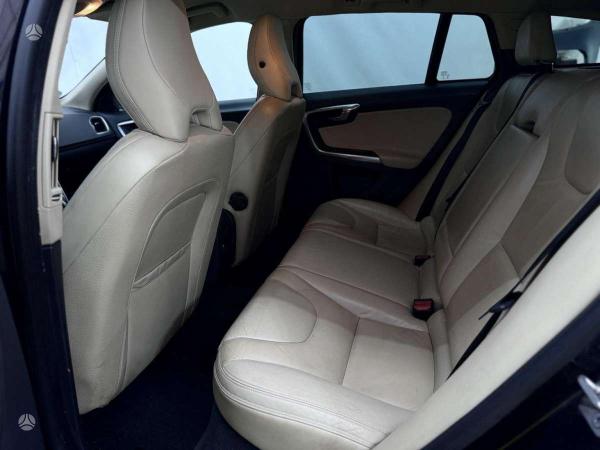 Черный Вольво B60 2013 в Вильнюс, объемом двигателя 2.40 л и пробегом 300 тыс. км за 6000 €, фото 6 на AUTOMOTO.COM.LV