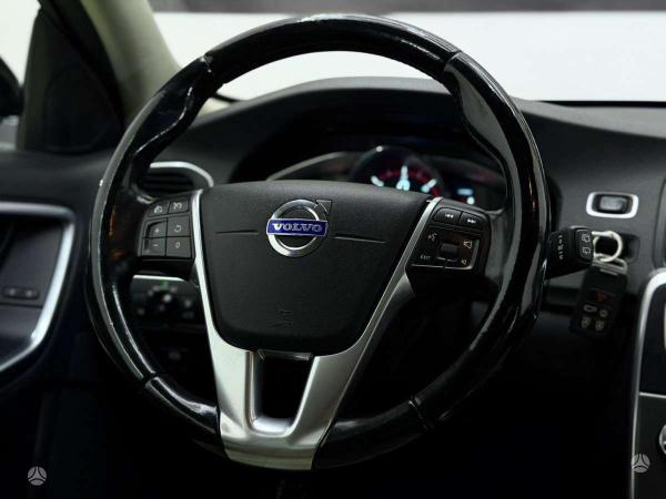 Черный Вольво B60 2013 в Вильнюс, объемом двигателя 2.40 л и пробегом 300 тыс. км за 6000 €, фото 10 на AUTOMOTO.COM.LV