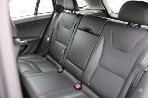 Melns Volvo V60 2013 Viļņa, ar dzinēja tilpumu 2.40 L un nobraukumu 291 tūkst. km par 7890 €, foto 7 vietnē AUTOMOTO.COM.LV