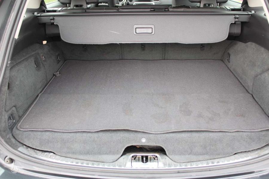 Melns Volvo V60 2013 Viļņa, ar dzinēja tilpumu 2.40 L un nobraukumu 291 tūkst. km par 7890 €, foto 14 vietnē AUTOMOTO.COM.LV