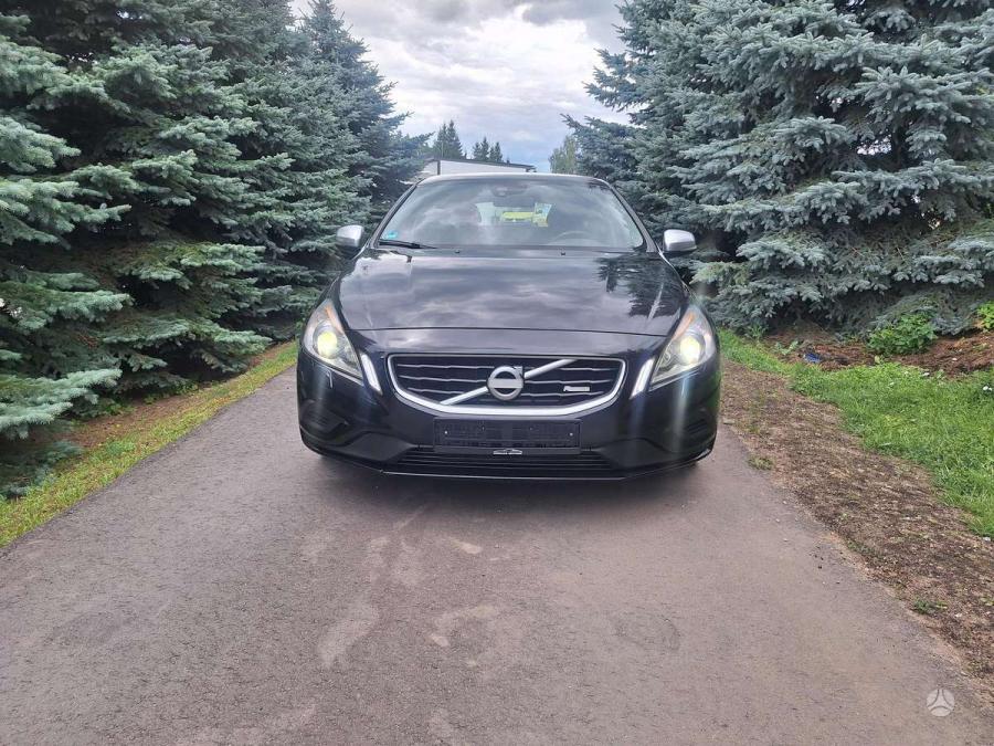 Черный Вольво B60 2013 в Утена, объемом двигателя 1.98 л и пробегом 390 тыс. км за 5750 €, фото 1 на AUTOMOTO.COM.LV