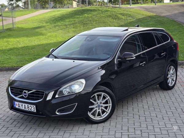 Black Volvo V60 2013 in Radviliskis, with an engine capacity of 2.40 L and mileage of 310 thousand km for 5200 €, photo 1 on AUTOMOTO.COM.LV