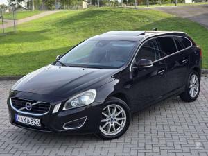 Melns Volvo V60 2013 Radviliškis, ar dzinēja tilpumu 2.40 L un nobraukumu 310 tūkst. km par 5200 €, foto  vietnē AUTOMOTO.COM.LV