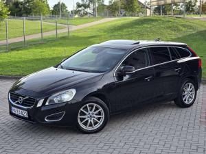 Black Volvo V60 2013 in Radviliskis, with an engine capacity of 2.40 L and mileage of 310 thousand km for 5200 €, photo 3 on AUTOMOTO.COM.LV