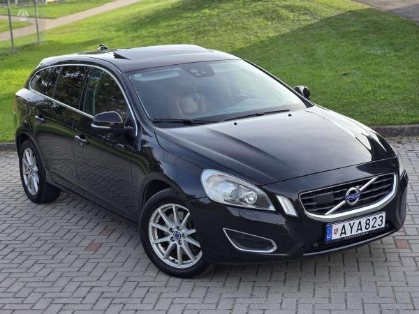 Black Volvo V60 2013 in Radviliskis, with an engine capacity of 2.40 L and mileage of 310 thousand km for 5200 €, photo 3 on AUTOMOTO.COM.LV
