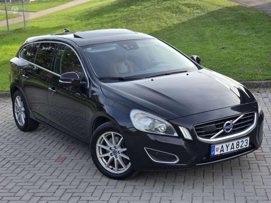 Black Volvo V60 2013 in Radviliskis, with an engine capacity of 2.40 L and mileage of 310 thousand km for 5200 €, photo 4 on AUTOMOTO.COM.LV