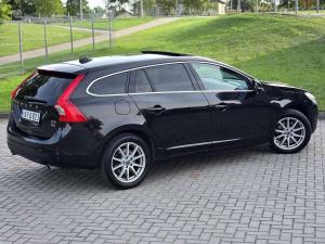 Black Volvo V60 2013 in Radviliskis, with an engine capacity of 2.40 L and mileage of 310 thousand km for 5200 €, photo 7 on AUTOMOTO.COM.LV
