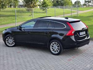 Black Volvo V60 2013 in Radviliskis, with an engine capacity of 2.40 L and mileage of 310 thousand km for 5200 €, photo 9 on AUTOMOTO.COM.LV