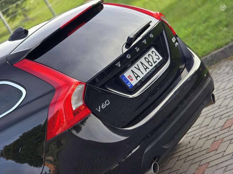 Black Volvo V60 2013 in Radviliskis, with an engine capacity of 2.40 L and mileage of 310 thousand km for 5200 €, photo 10 on AUTOMOTO.COM.LV