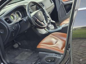 Black Volvo V60 2013 in Radviliskis, with an engine capacity of 2.40 L and mileage of 310 thousand km for 5200 €, photo 12 on AUTOMOTO.COM.LV