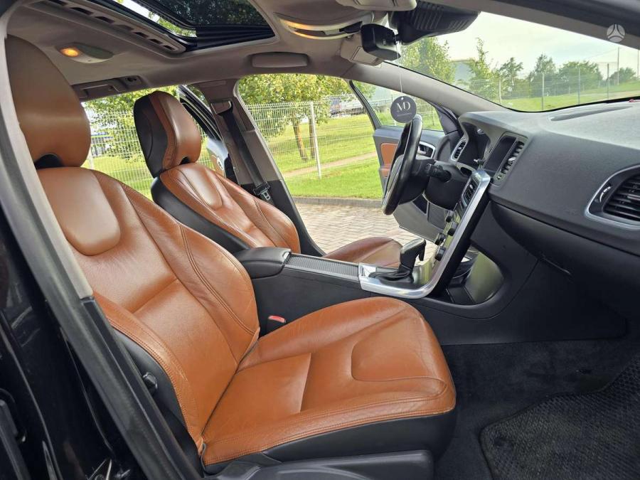Black Volvo V60 2013 in Radviliskis, with an engine capacity of 2.40 L and mileage of 310 thousand km for 5200 €, photo 13 on AUTOMOTO.COM.LV