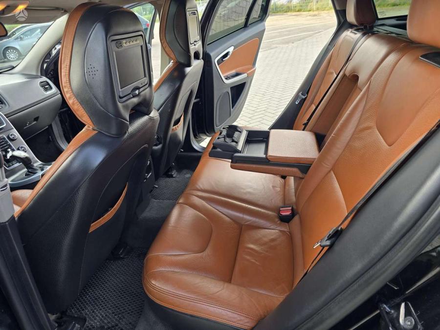 Black Volvo V60 2013 in Radviliskis, with an engine capacity of 2.40 L and mileage of 310 thousand km for 5200 €, photo 15 on AUTOMOTO.COM.LV