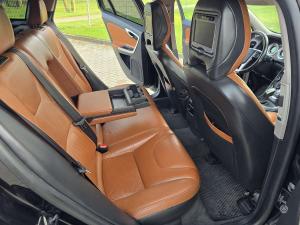 Black Volvo V60 2013 in Radviliskis, with an engine capacity of 2.40 L and mileage of 310 thousand km for 5200 €, photo 16 on AUTOMOTO.COM.LV