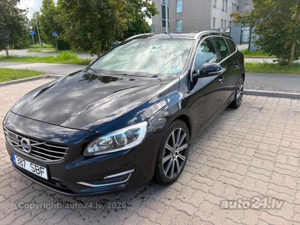 Black Volvo V60 2013 in Tallinn, with an engine capacity of 2.40 L and mileage of 300 thousand km for 7900 €, photo 1 on AUTOMOTO.COM.LV