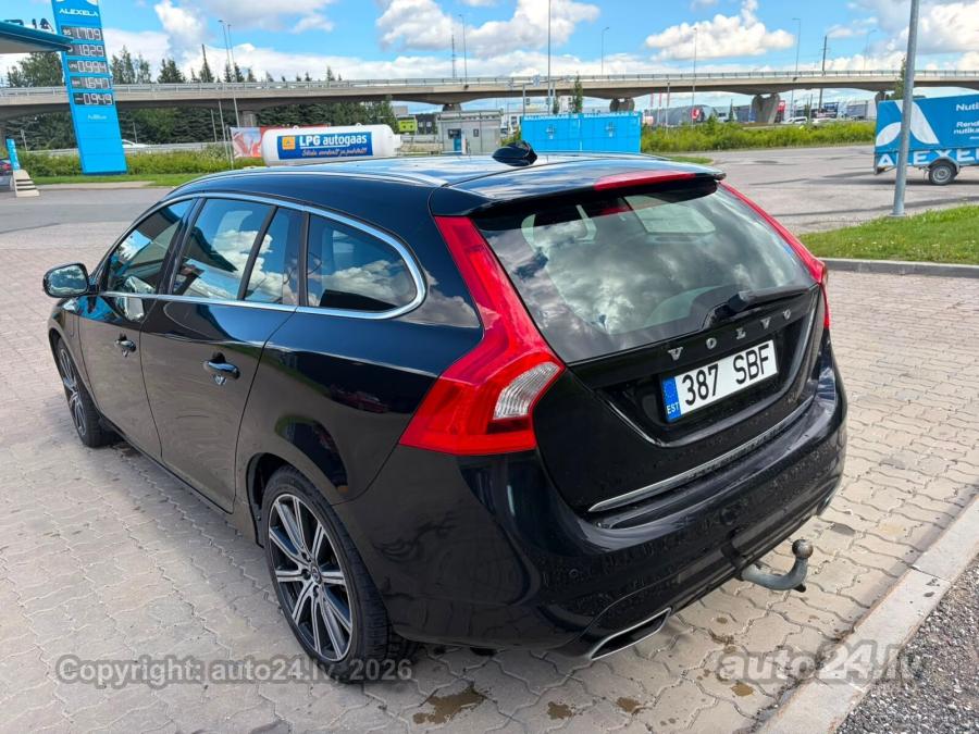 Черный Вольво B60 2013 в Таллин, объемом двигателя 2.40 л и пробегом 300 тыс. км за 7900 €, фото 4 на AUTOMOTO.COM.LV