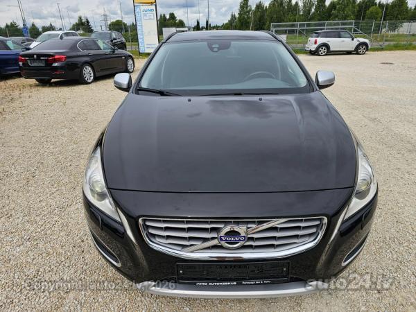 Black Volvo V60 2013 in Tartu, with an engine capacity of 2.40 L and mileage of 245 thousand km for 6990 €, photo 2 on AUTOMOTO.COM.LV