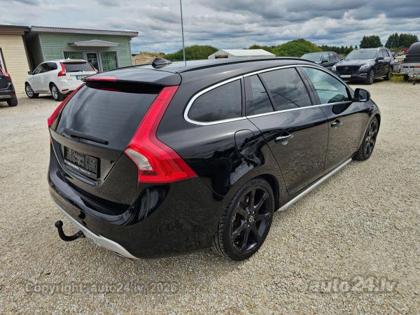 Black Volvo V60 2013 in Tartu, with an engine capacity of 2.40 L and mileage of 245 thousand km for 6990 €, photo 5 on AUTOMOTO.COM.LV
