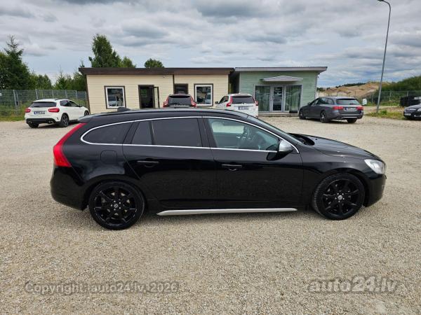 Black Volvo V60 2013 in Tartu, with an engine capacity of 2.40 L and mileage of 245 thousand km for 6990 €, photo 6 on AUTOMOTO.COM.LV