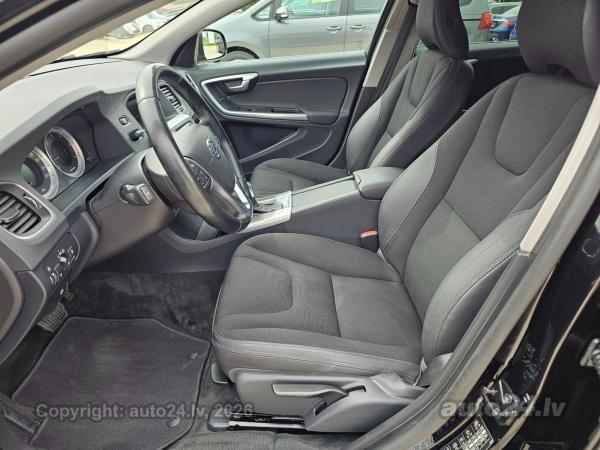 Black Volvo V60 2013 in Tartu, with an engine capacity of 2.40 L and mileage of 245 thousand km for 6990 €, photo 9 on AUTOMOTO.COM.LV