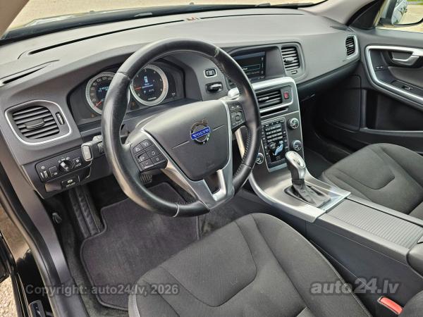 Black Volvo V60 2013 in Tartu, with an engine capacity of 2.40 L and mileage of 245 thousand km for 6990 €, photo 10 on AUTOMOTO.COM.LV