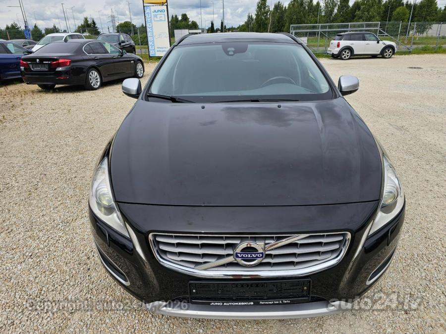 Black Volvo V60 2013 in Tartu, with an engine capacity of 2.40 L and mileage of 245 thousand km for 6990 €, photo 3 on AUTOMOTO.COM.LV