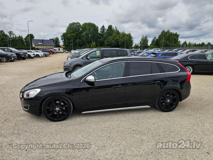 Black Volvo V60 2013 in Tartu, with an engine capacity of 2.40 L and mileage of 245 thousand km for 6990 €, photo 4 on AUTOMOTO.COM.LV