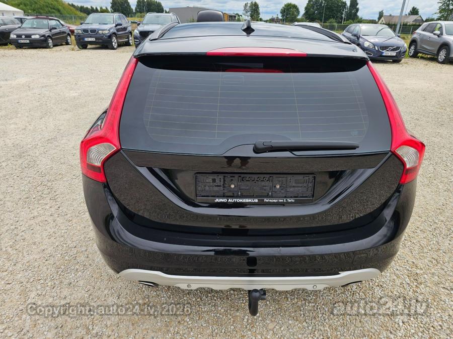 Black Volvo V60 2013 in Tartu, with an engine capacity of 2.40 L and mileage of 245 thousand km for 6990 €, photo 5 on AUTOMOTO.COM.LV