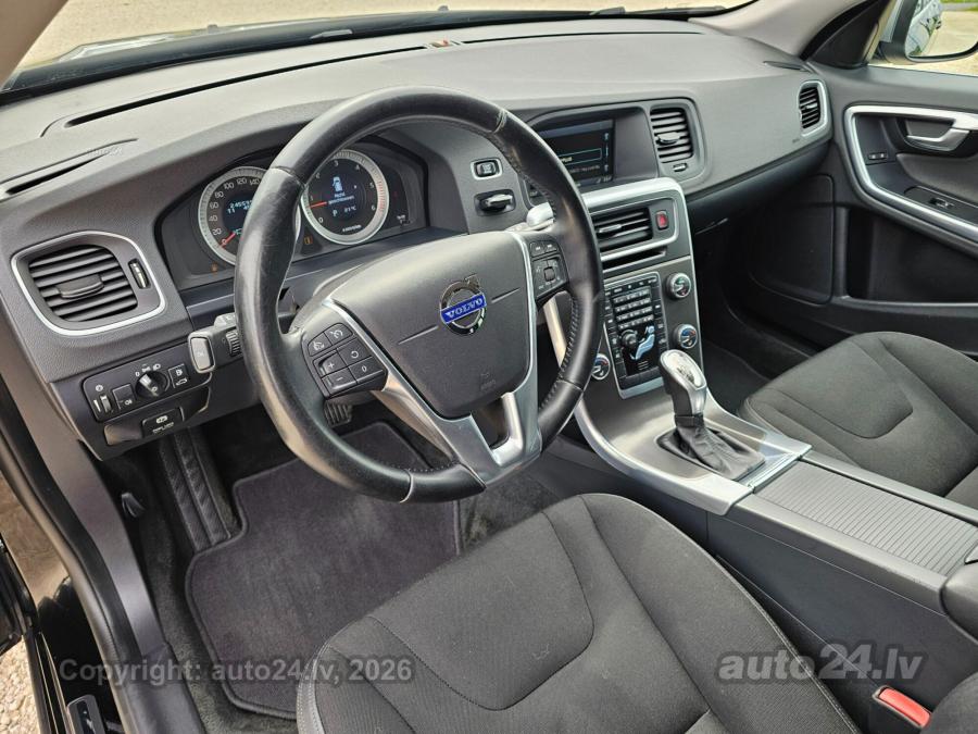 Black Volvo V60 2013 in Tartu, with an engine capacity of 2.40 L and mileage of 245 thousand km for 6990 €, photo 11 on AUTOMOTO.COM.LV