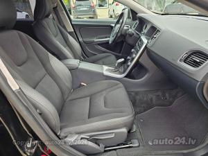 Black Volvo V60 2013 in Tartu, with an engine capacity of 2.40 L and mileage of 245 thousand km for 6990 €, photo 12 on AUTOMOTO.COM.LV