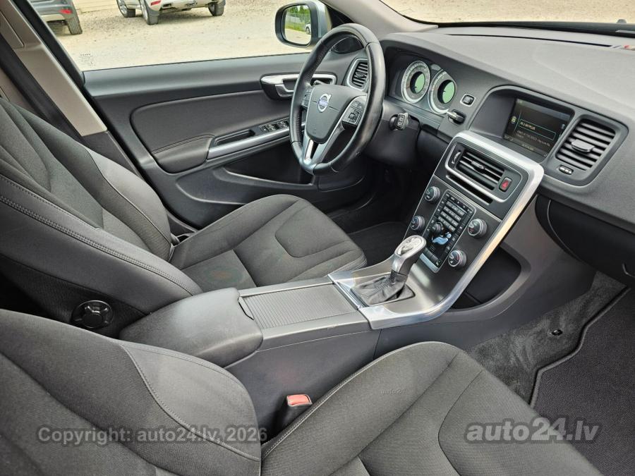 Black Volvo V60 2013 in Tartu, with an engine capacity of 2.40 L and mileage of 245 thousand km for 6990 €, photo 13 on AUTOMOTO.COM.LV