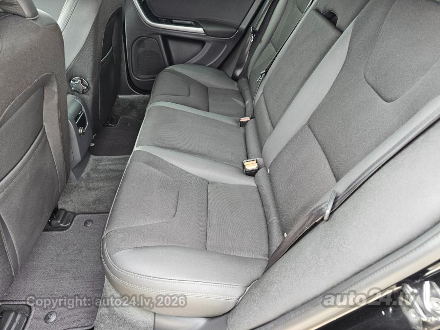 Black Volvo V60 2013 in Tartu, with an engine capacity of 2.40 L and mileage of 245 thousand km for 6990 €, photo 14 on AUTOMOTO.COM.LV