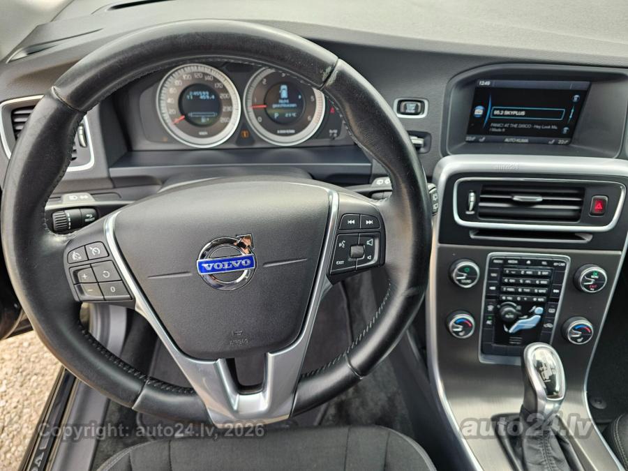 Black Volvo V60 2013 in Tartu, with an engine capacity of 2.40 L and mileage of 245 thousand km for 6990 €, photo 15 on AUTOMOTO.COM.LV