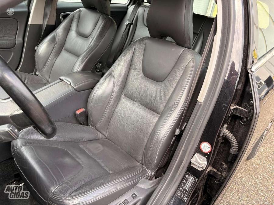 Melns Volvo V60 2013 Jonava, ar dzinēja tilpumu 2.40 L un nobraukumu 341 tūkst. km par 4550 €, foto 8 vietnē AUTOMOTO.COM.LV