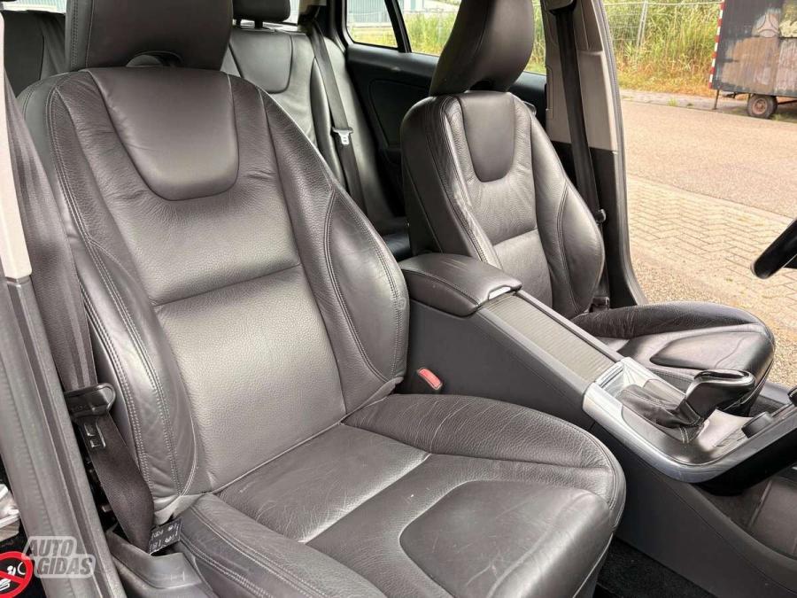Melns Volvo V60 2013 Jonava, ar dzinēja tilpumu 2.40 L un nobraukumu 341 tūkst. km par 4550 €, foto 10 vietnē AUTOMOTO.COM.LV