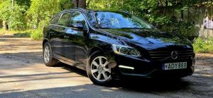 Black Volvo V60 2013 in Vilnius, with an engine capacity of 1.98 L and mileage of 289 thousand km for 6399 €, photo 3 on AUTOMOTO.COM.LV