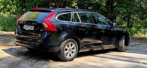 Black Volvo V60 2013 in Vilnius, with an engine capacity of 1.98 L and mileage of 289 thousand km for 6399 €, photo 5 on AUTOMOTO.COM.LV