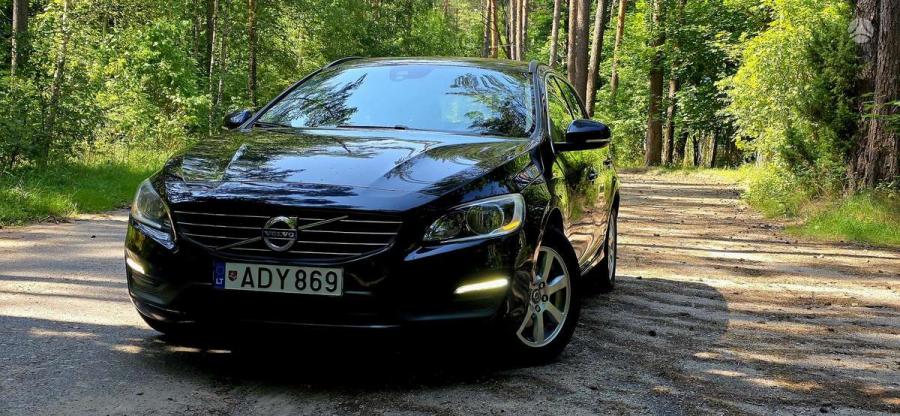 Black Volvo V60 2013 in Vilnius, with an engine capacity of 1.98 L and mileage of 289 thousand km for 6399 €, photo 10 on AUTOMOTO.COM.LV