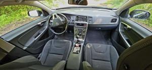Black Volvo V60 2013 in Vilnius, with an engine capacity of 1.98 L and mileage of 289 thousand km for 6399 €, photo 15 on AUTOMOTO.COM.LV