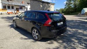 Black Volvo V60 2013 in Kraslava, with an engine capacity of 2.00 L and mileage of 194 thousand km for 4900 €, photo 3 on AUTOMOTO.COM.LV